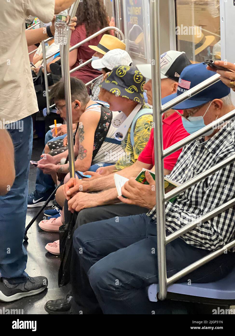 Crowded F Train in Brooklyn, New York Stock Photo - Alamy