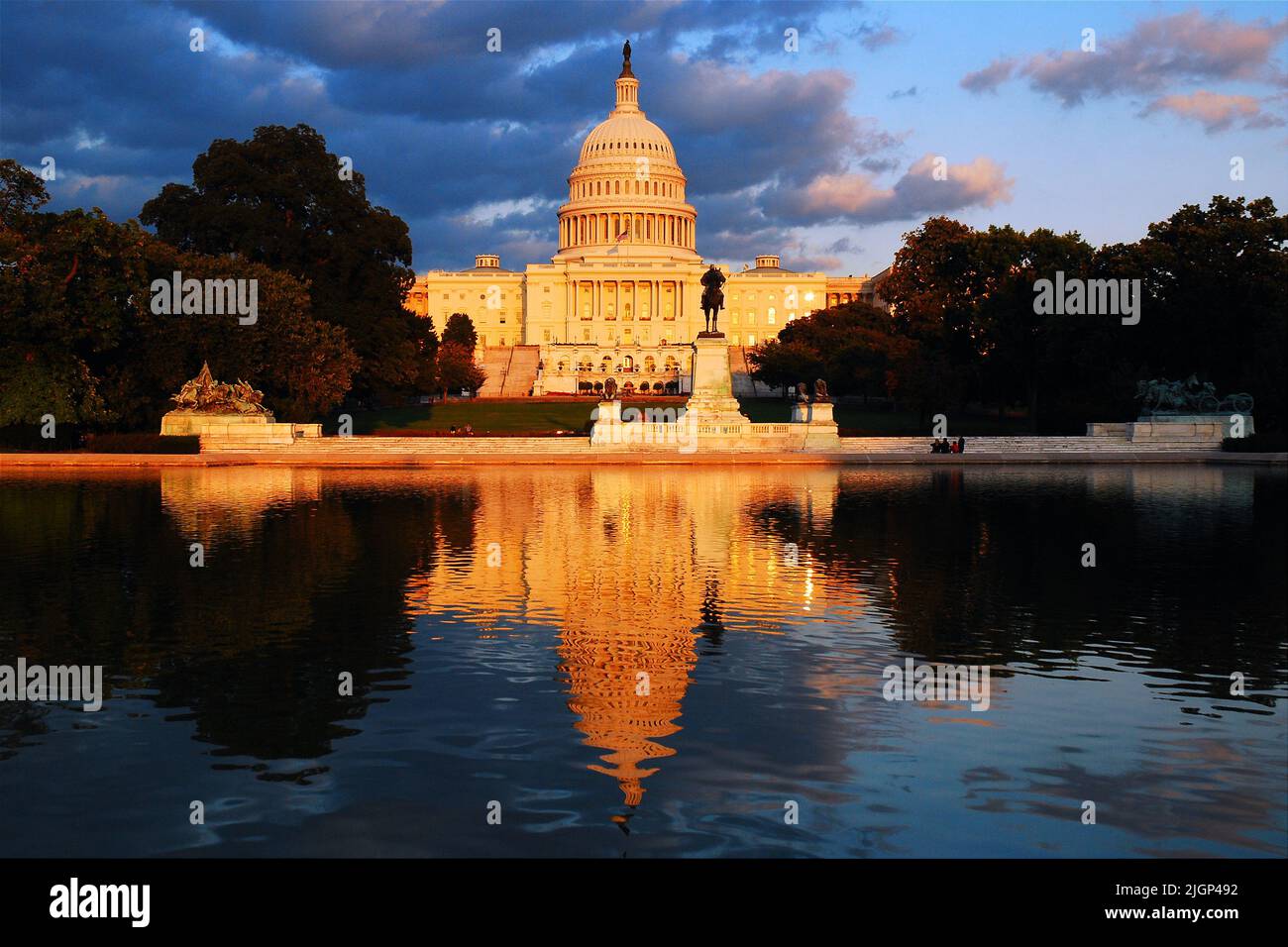 Us capitol reflecting pool hi-res stock photography and images - Alamy