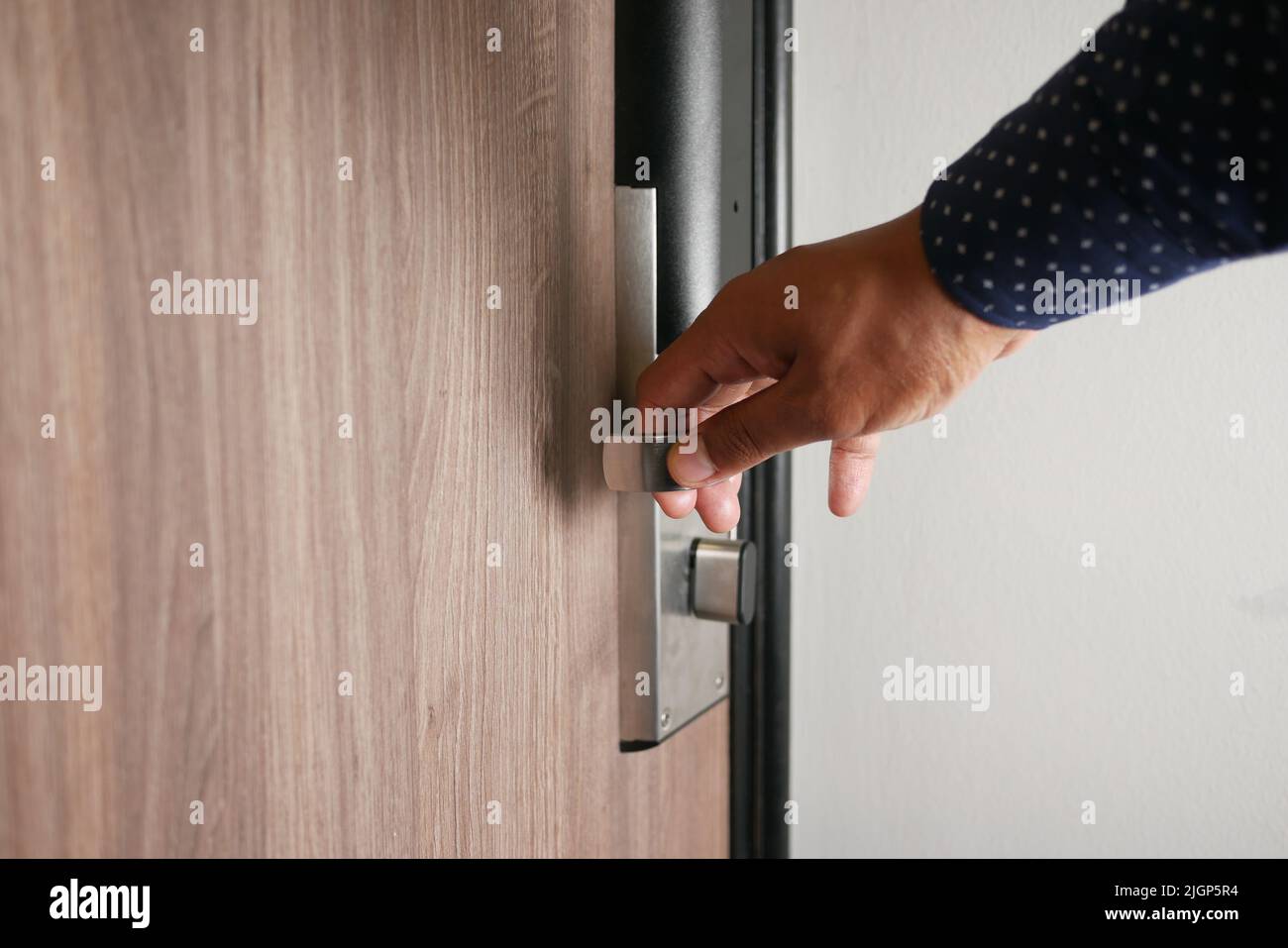 Mans hand opening door close hi-res stock photography and images - Alamy