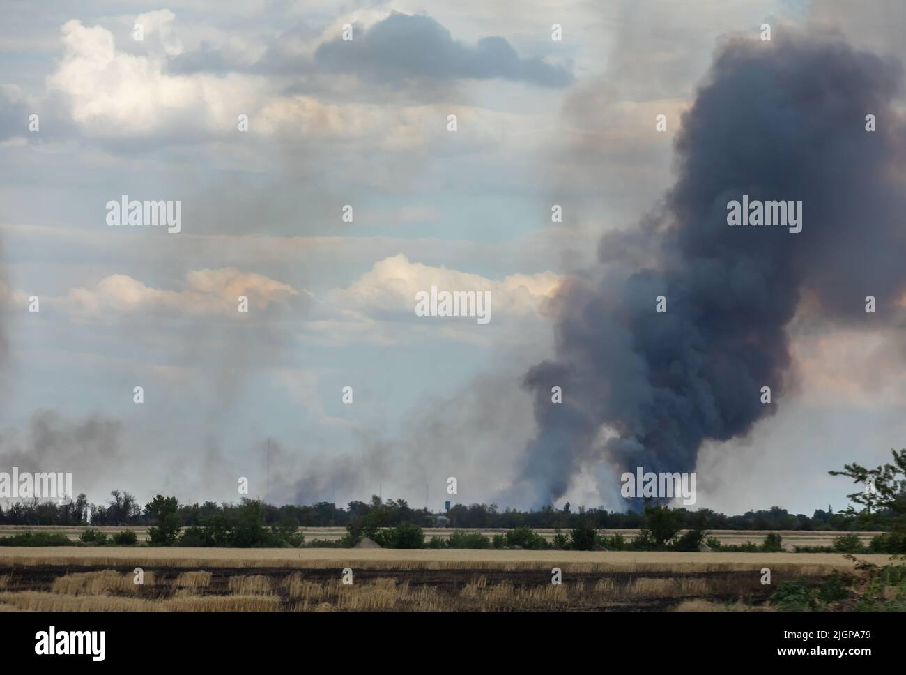 Ukraine war smoke field hi-res stock photography and images - Alamy