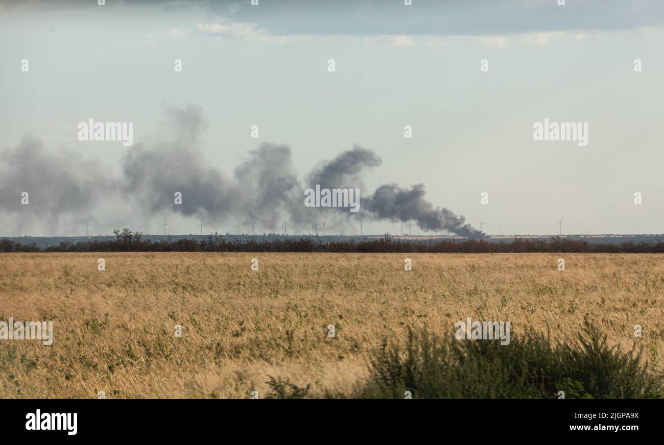 Ukraine burning wheat field hi-res stock photography and images - Alamy