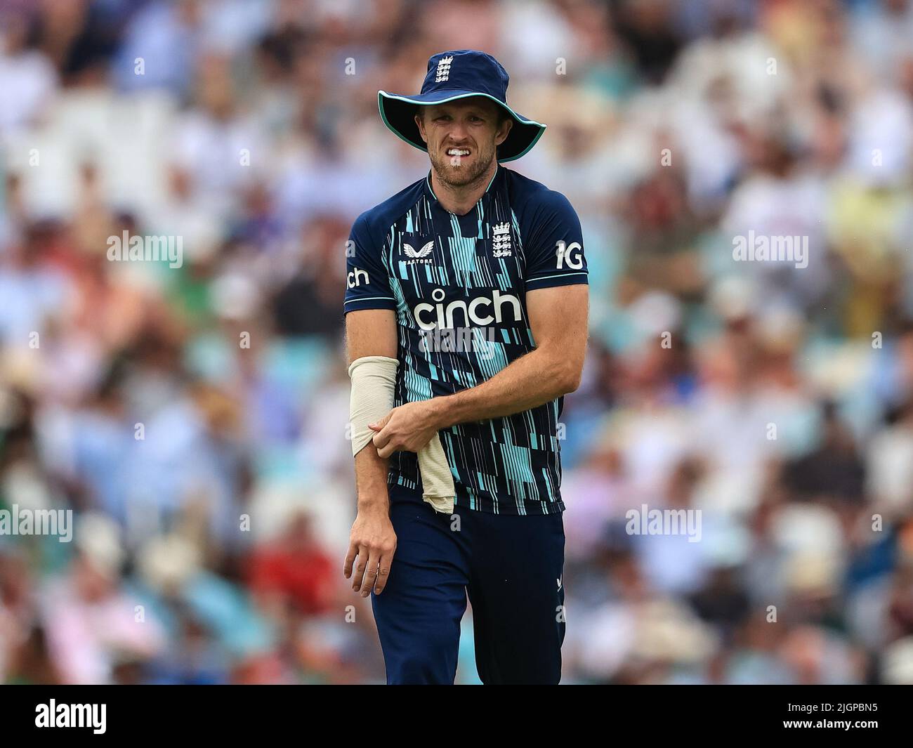 David Willey of England puts on compression bandages Stock Photo - Alamy