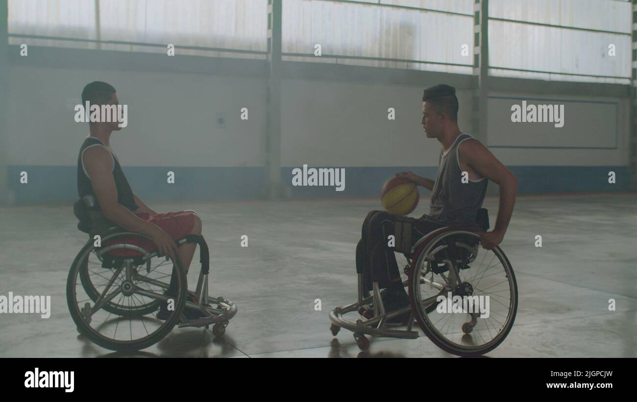 Athletes mobility training exercise hi-res stock photography and images ...