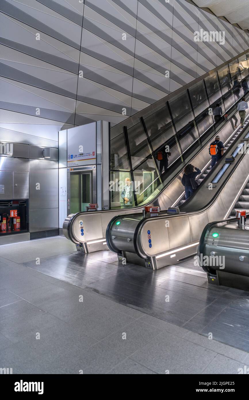 London underground elizabeth line hi-res stock photography and images ...