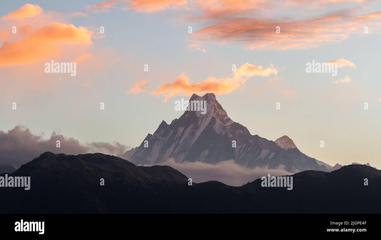 View of Mount Machhapuchhre, Annapurna Conservation Area, Himalaya ...