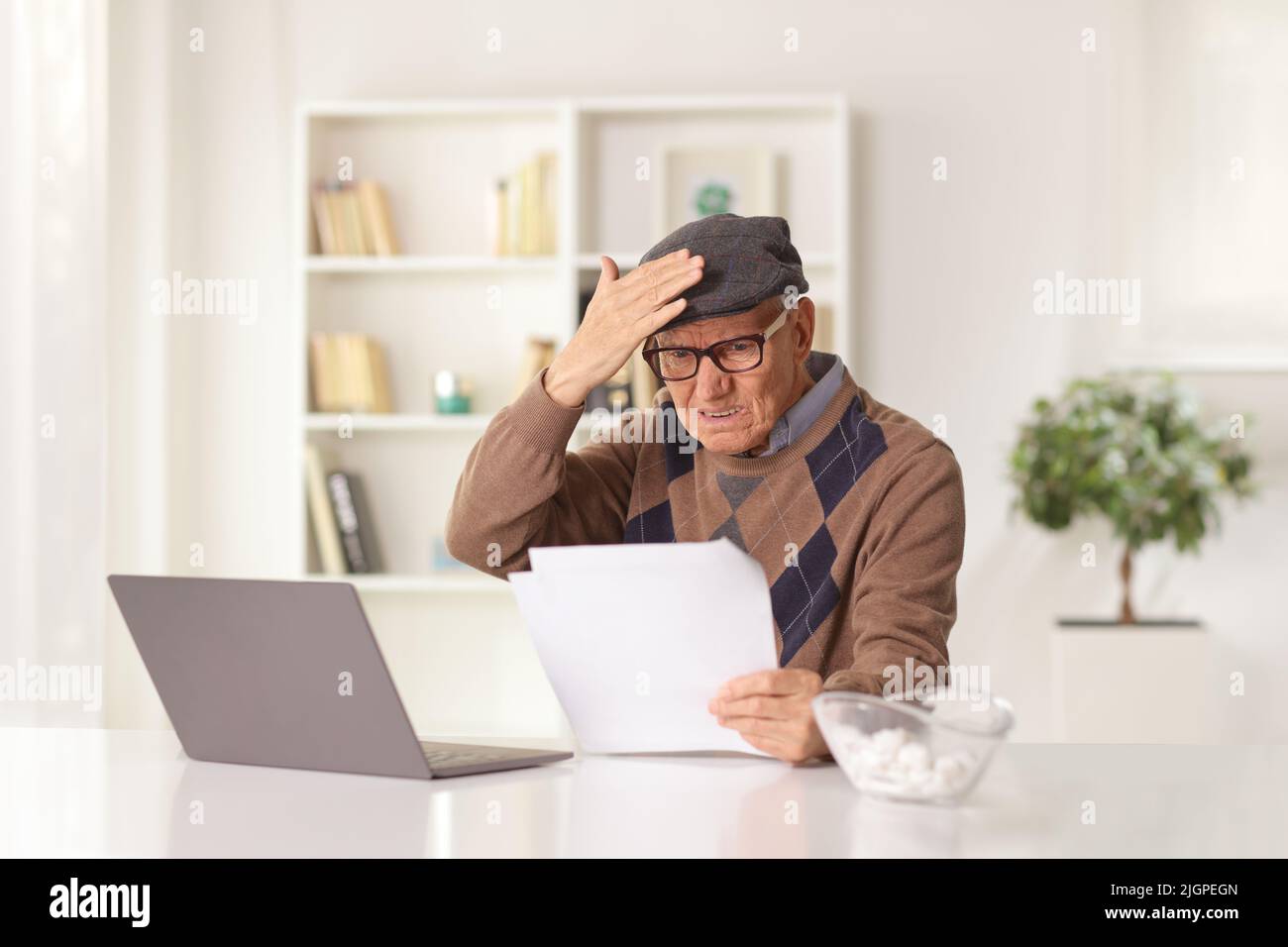 Shocked senior man grimace hi-res stock photography and images - Alamy