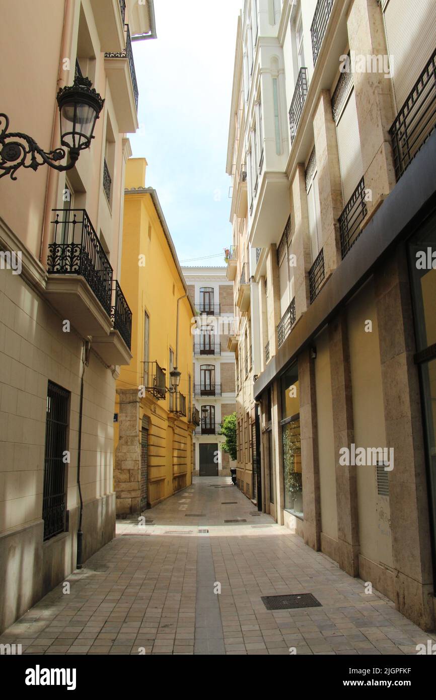 Narrow streets of old Valencia Stock Photo - Alamy