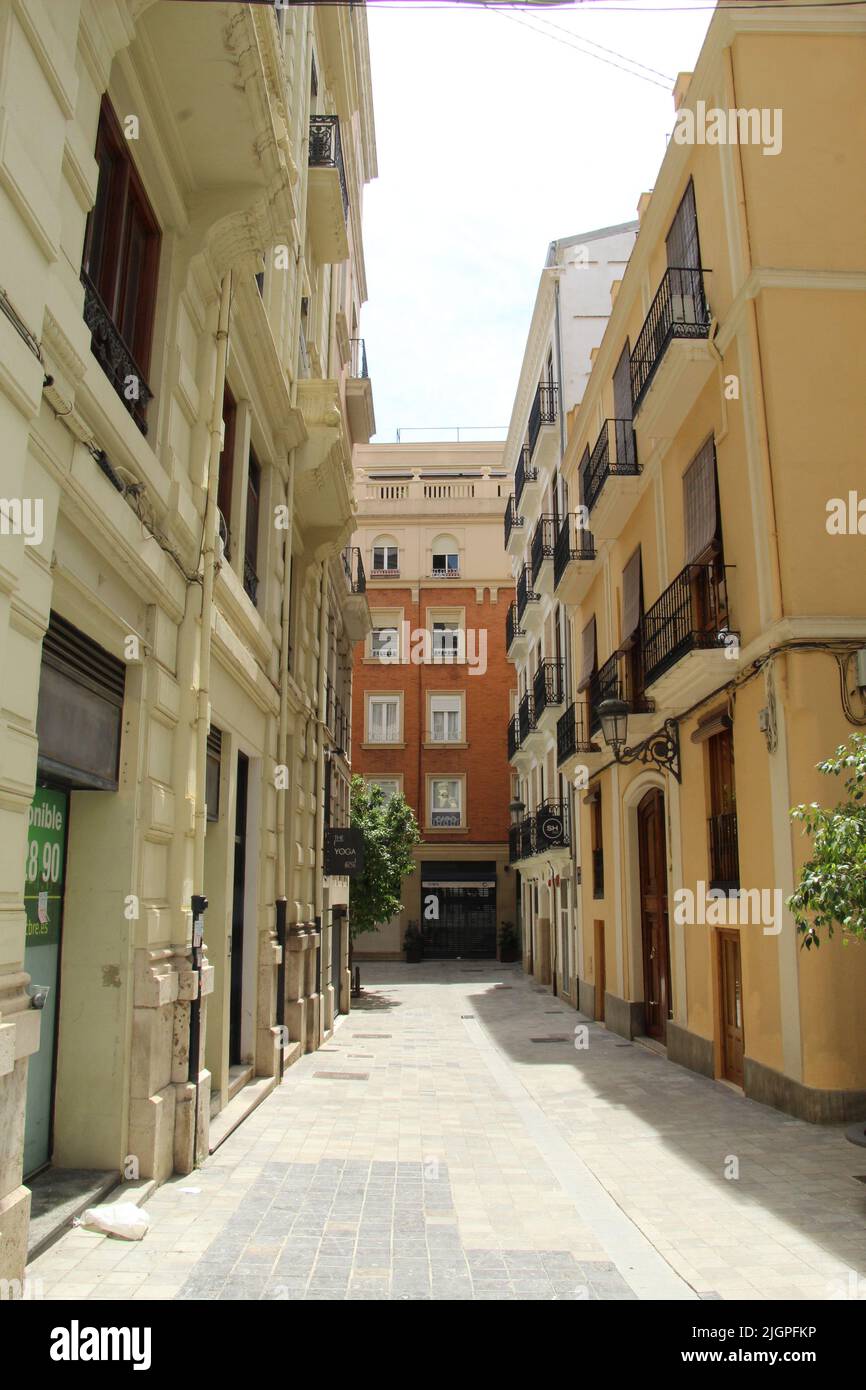 Narrow streets of old Valencia Stock Photo - Alamy