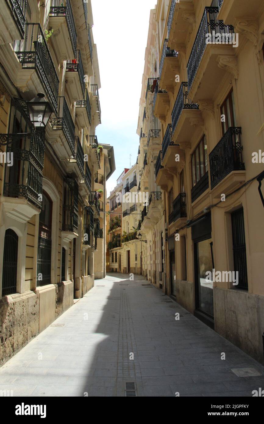 Narrow streets of old Valencia Stock Photo - Alamy
