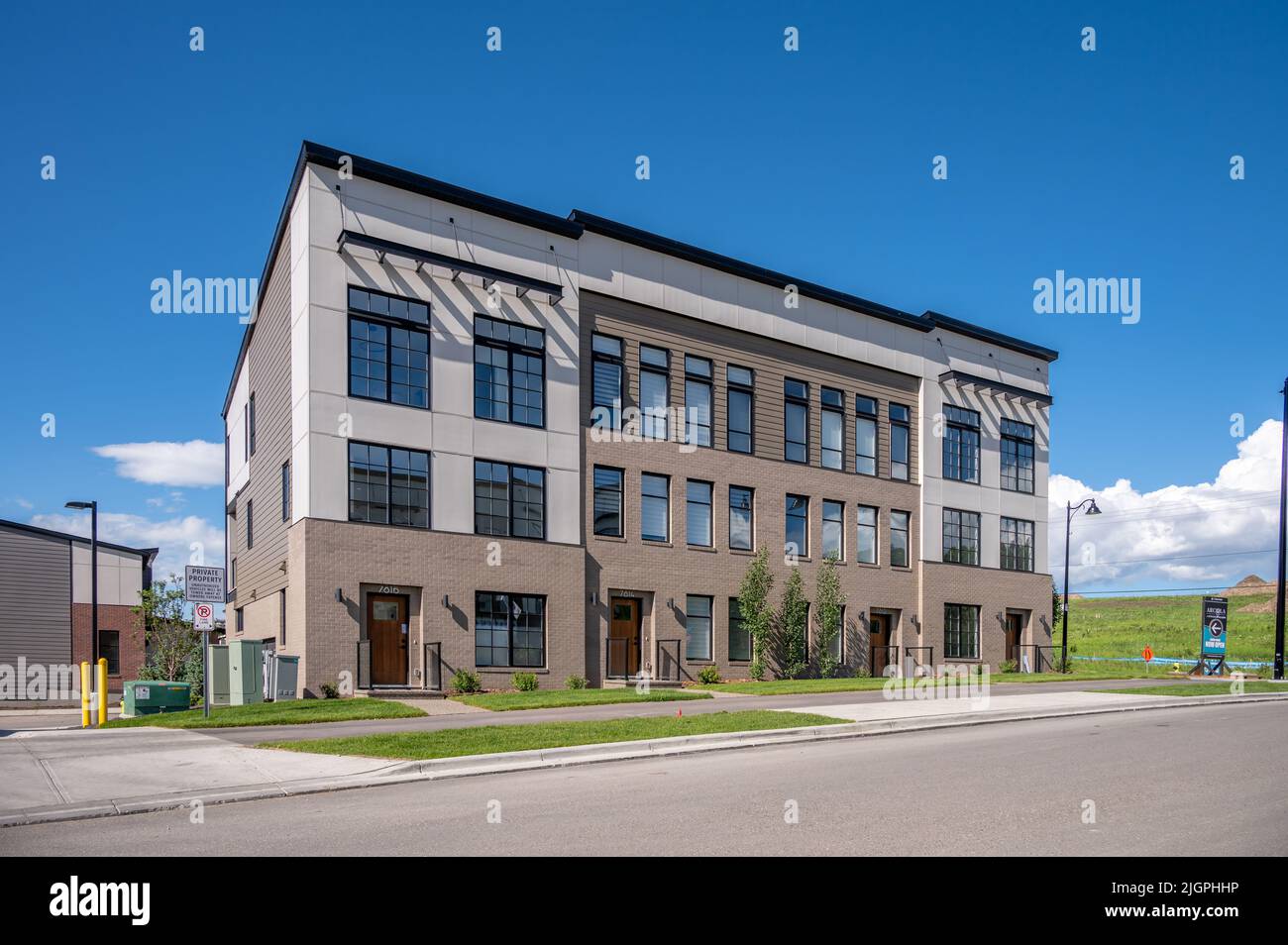 Calgary, Alberta - July 10, 2022: Newly constructed townhomes in ...
