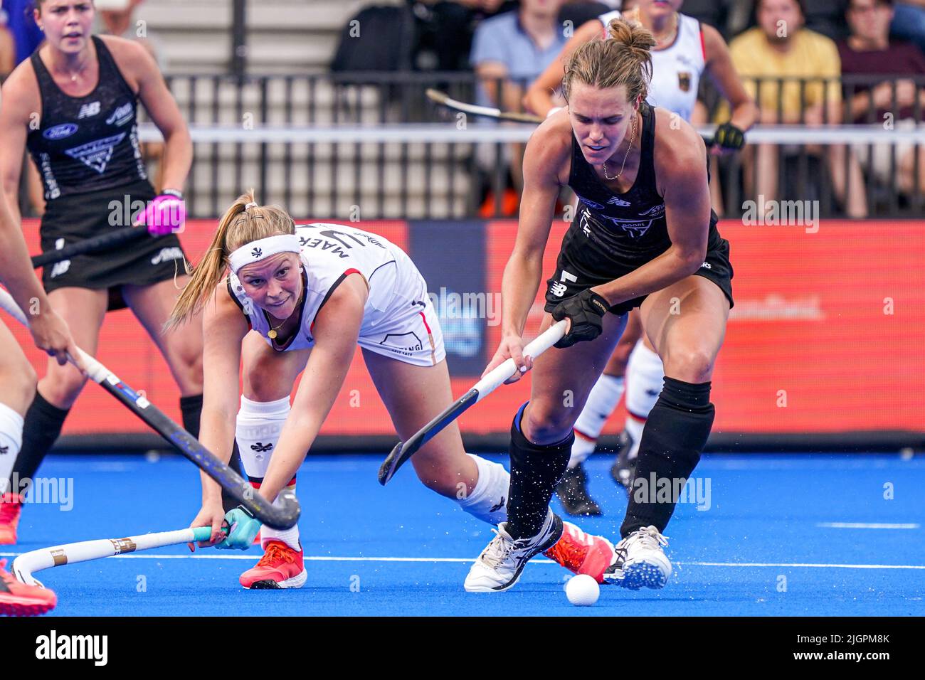 AMSTELVEEN, NETHERLANDS - JULY 12: Frances Davies of New Zealand, Pia ...