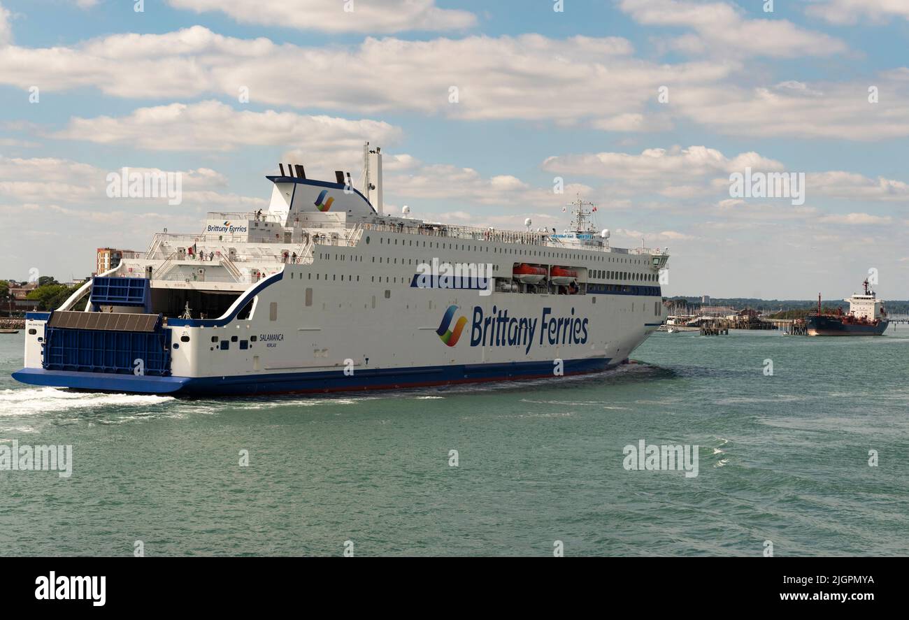 Cross channel car ferry loading hi-res stock photography and images - Alamy