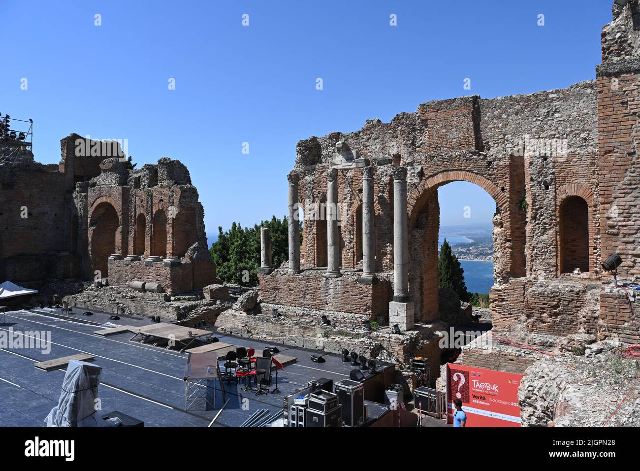 Greek amphitheatre Taormina Sicily with Mt Etna Stock Photo - Alamy