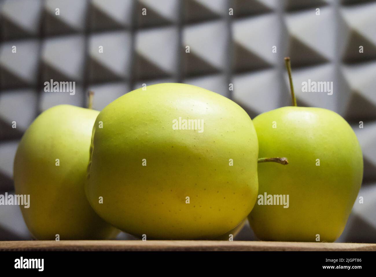 Several green apples, side view. Fruit close-up Stock Photo - Alamy