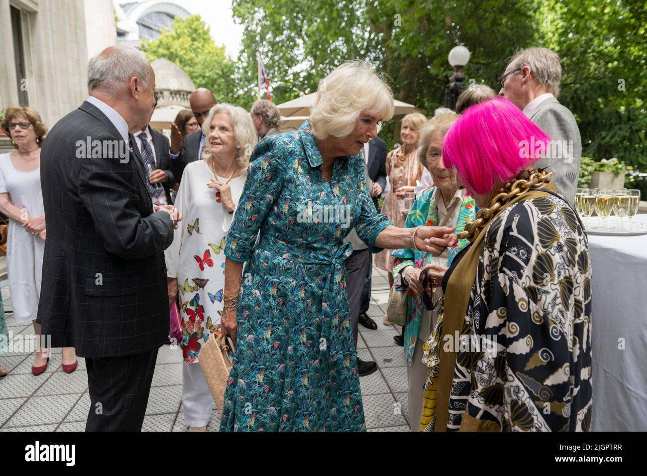 Duchess cornwall zandra rhodes hi-res stock photography and images - Alamy