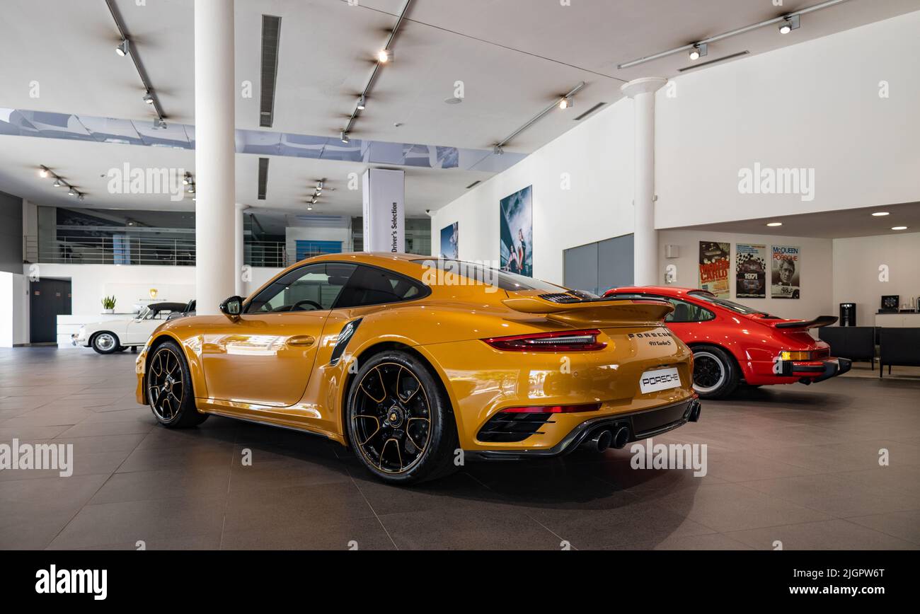 Porsche 911 turbo s red hi-res stock photography and images - Alamy