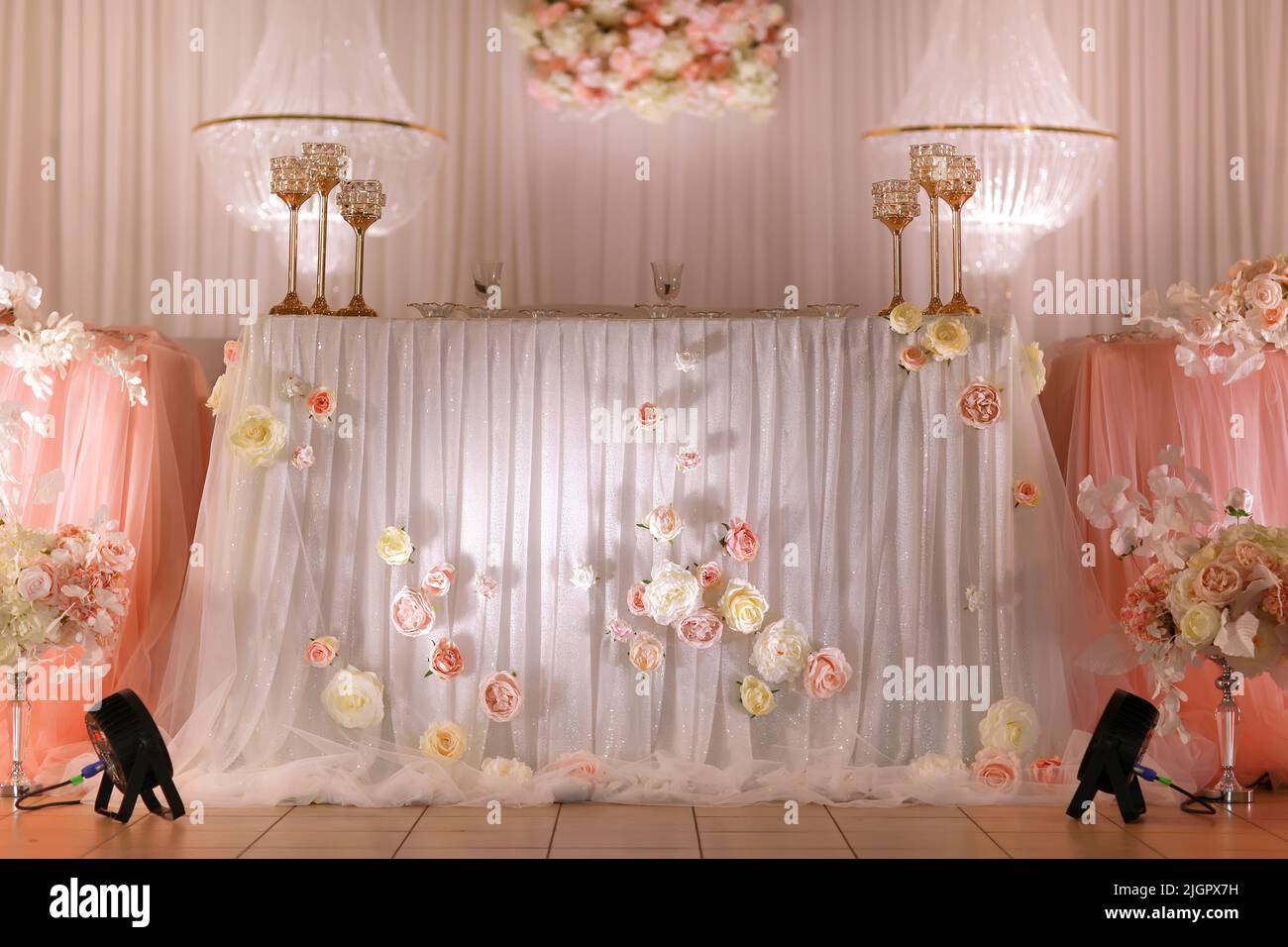 festive wedding table decoration with crystal chandeliers, golden ...