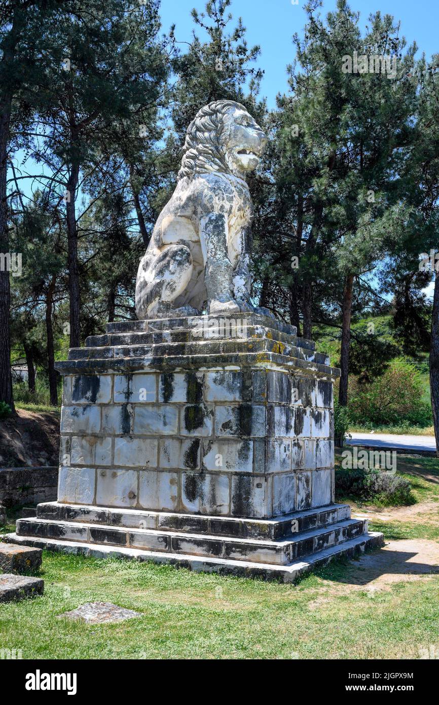 Ancient greek funerary statue hi-res stock photography and images - Alamy