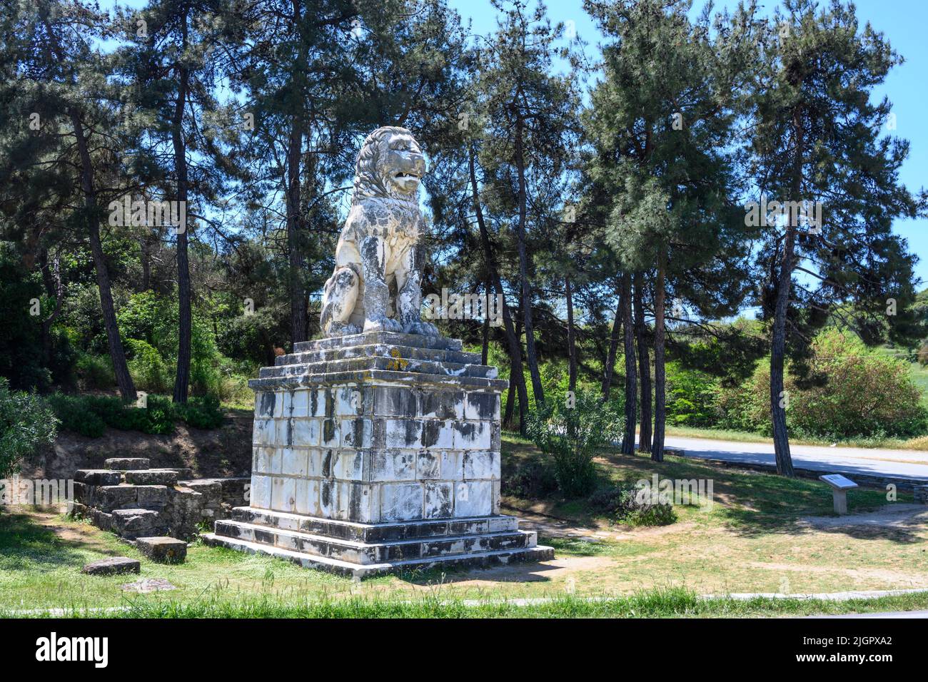 Ancient greek funerary statue hi-res stock photography and images - Alamy