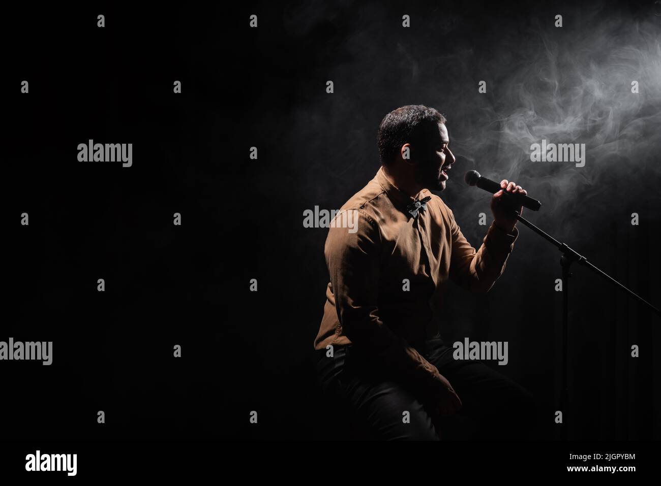 Indian stand up comedian hi-res stock photography and images - Alamy