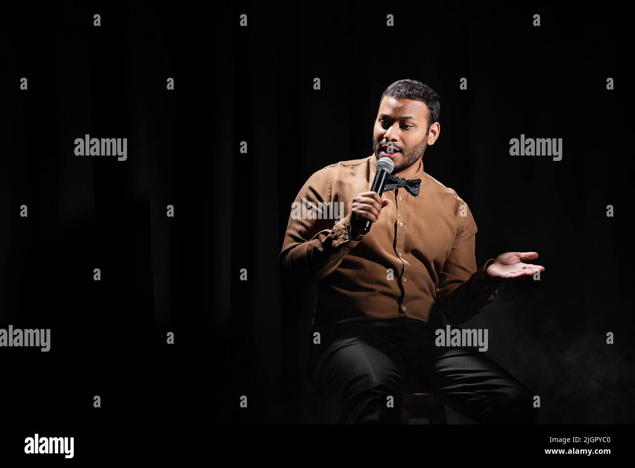 Indian stand up comedy hi-res stock photography and images - Alamy