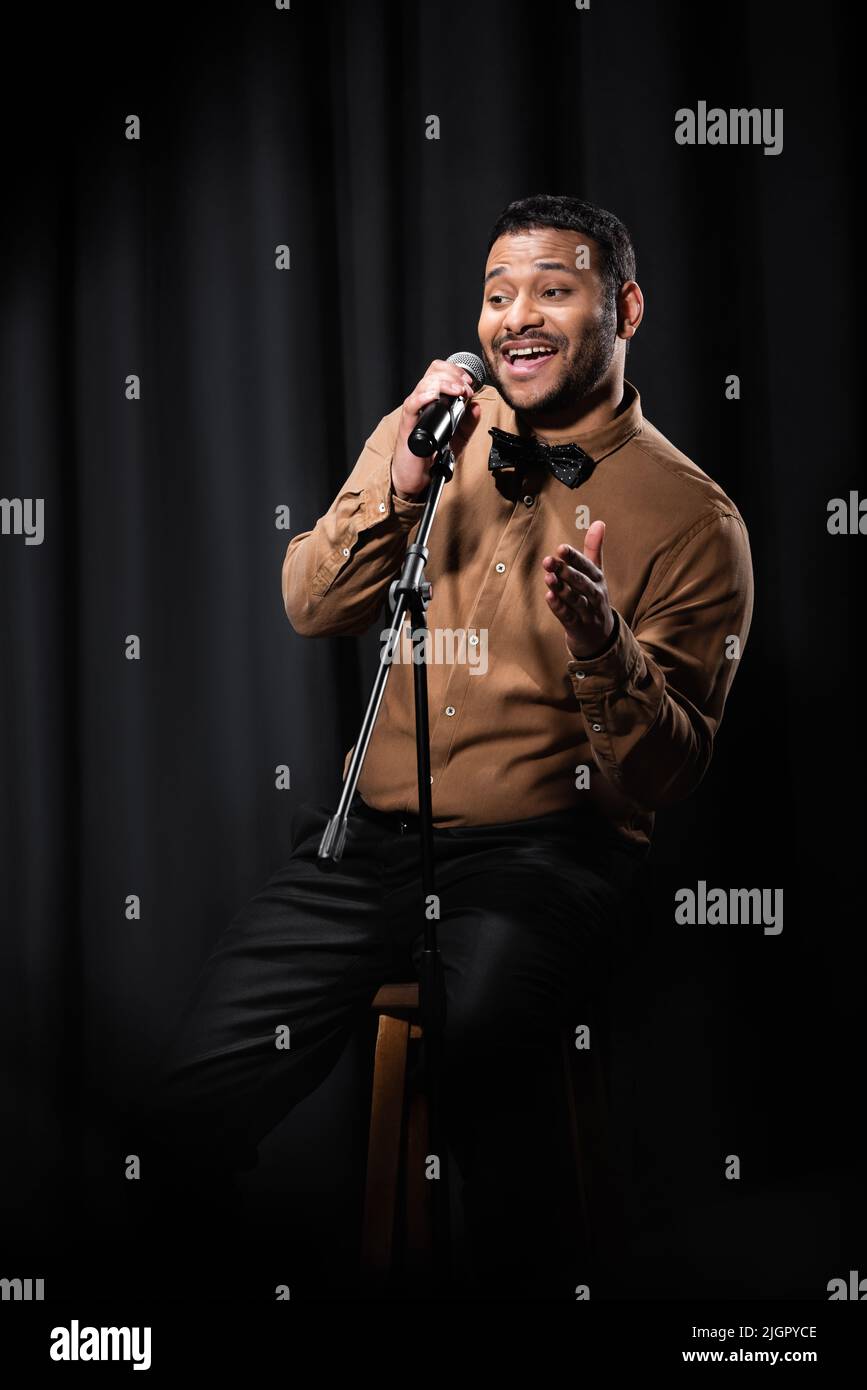 Indian stand up comedian hi-res stock photography and images - Alamy