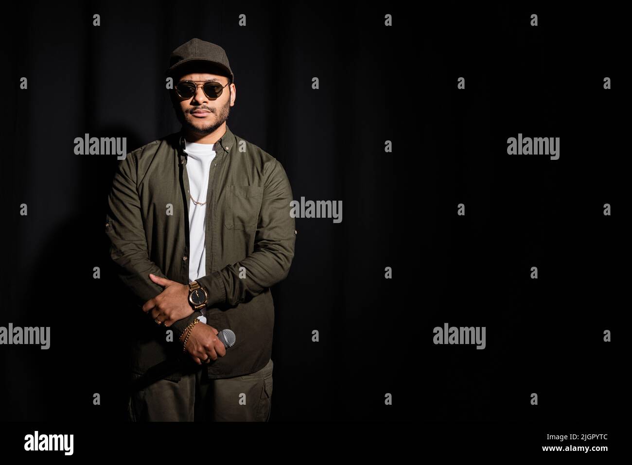 Black rapper holding microphone hi-res stock photography and images - Alamy