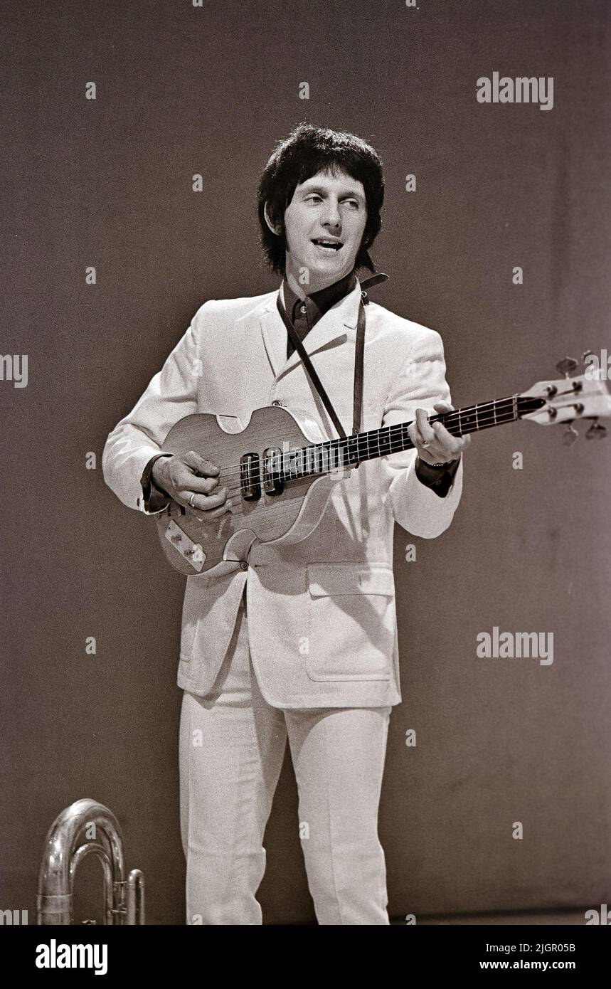 John entwistle 1966 hi-res stock photography and images - Alamy
