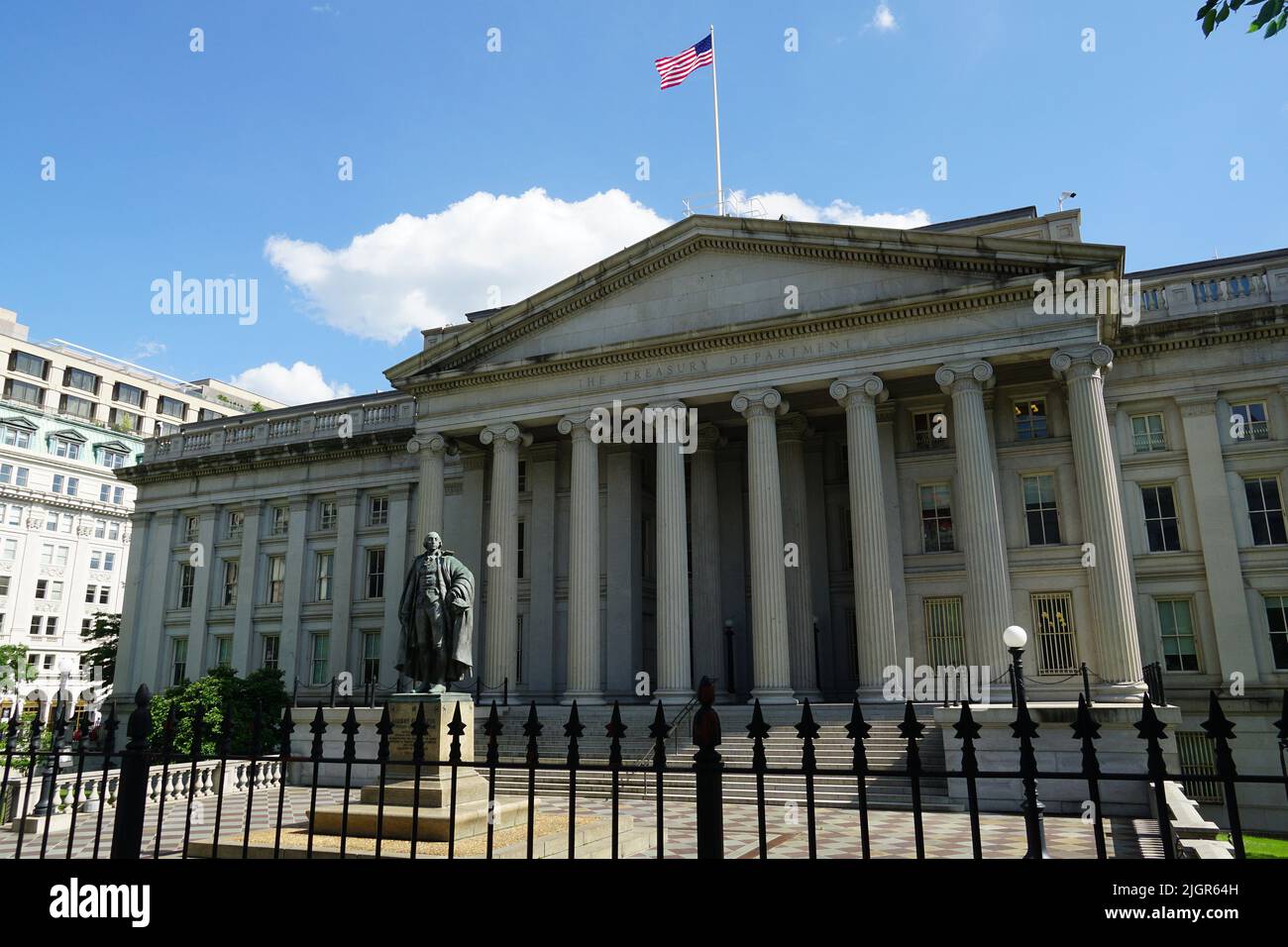 Us treasury building columns hi-res stock photography and images - Alamy