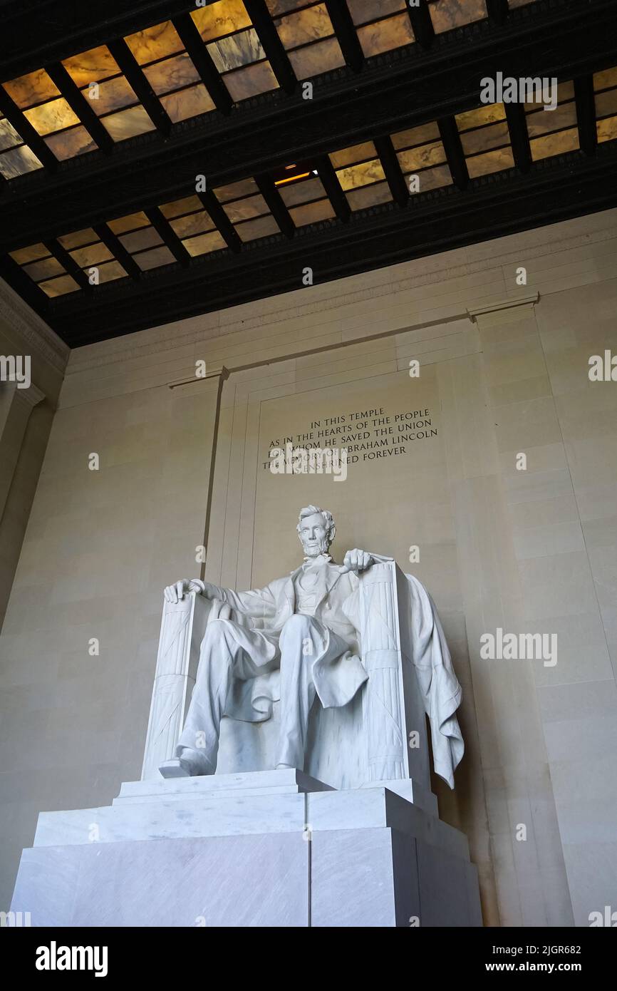 Abraham Lincoln statue, by Daniel Chester French, Lincoln Memorial ...