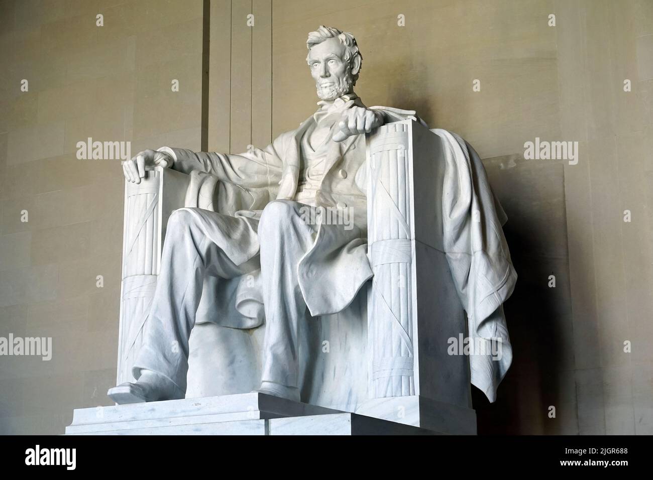 Abraham Lincoln statue, by Daniel Chester French, Lincoln Memorial ...