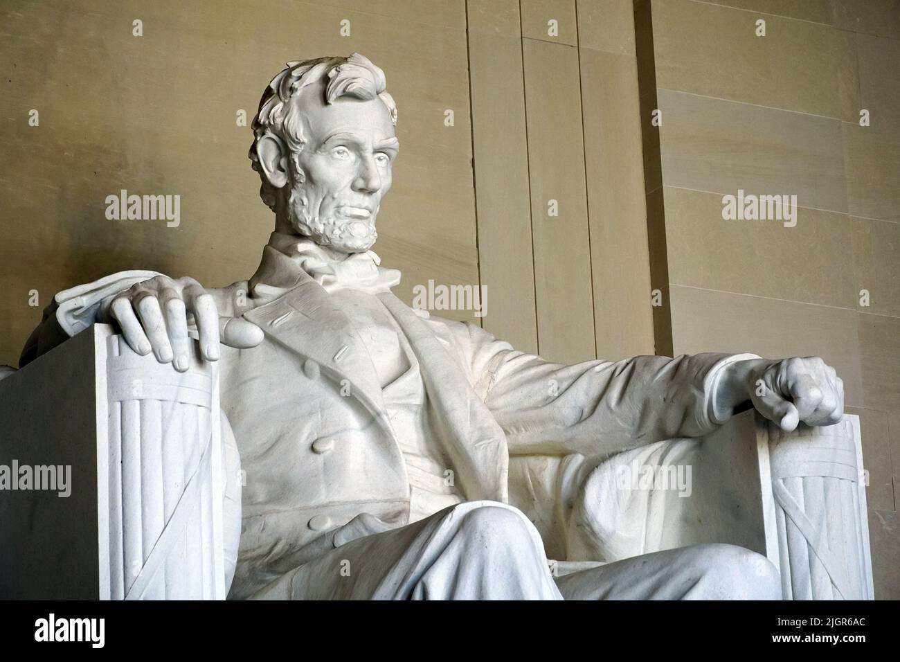 Abraham Lincoln statue, by Daniel Chester French, Lincoln Memorial ...