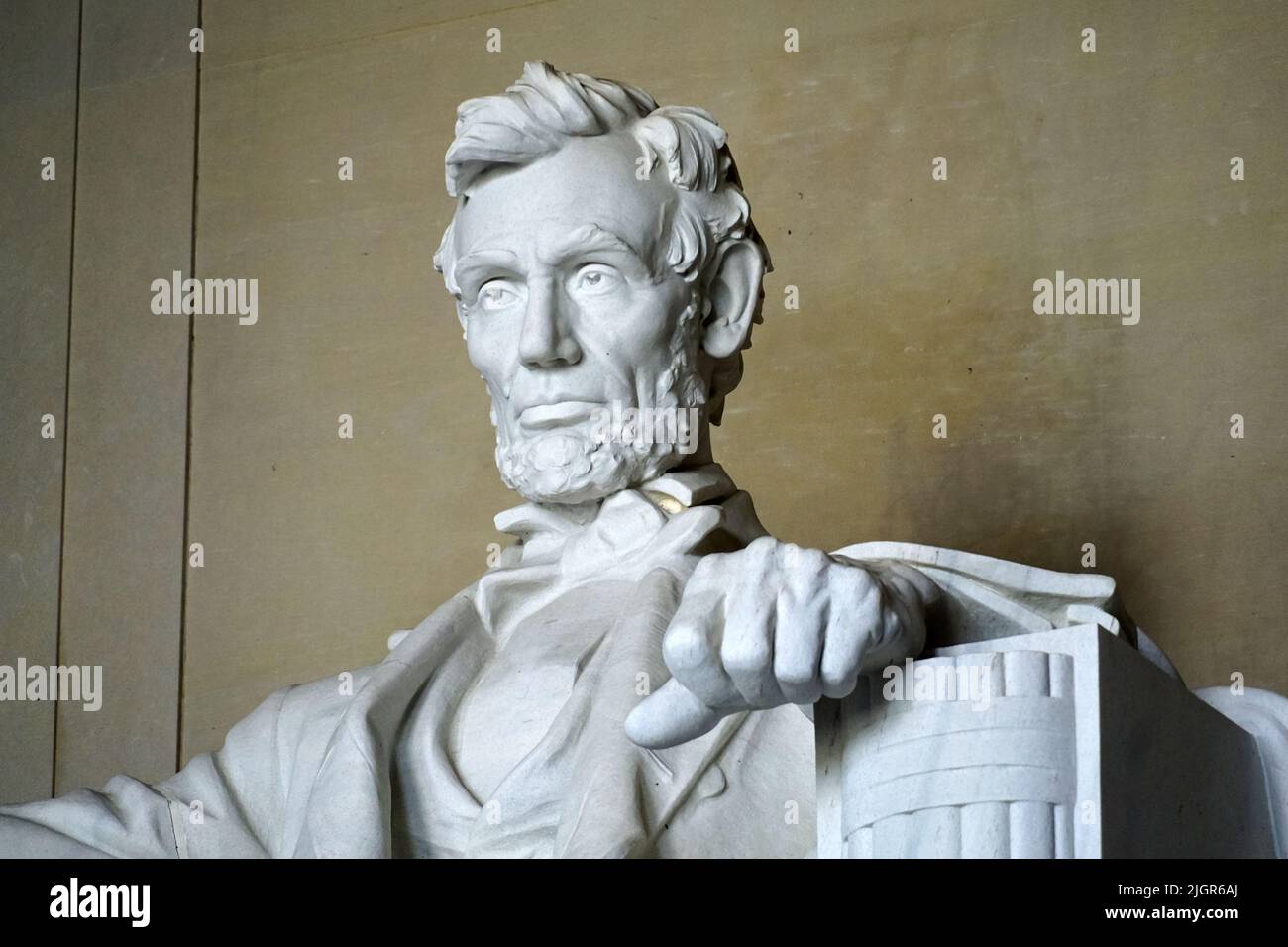 Abraham Lincoln statue, by Daniel Chester French, Lincoln Memorial ...