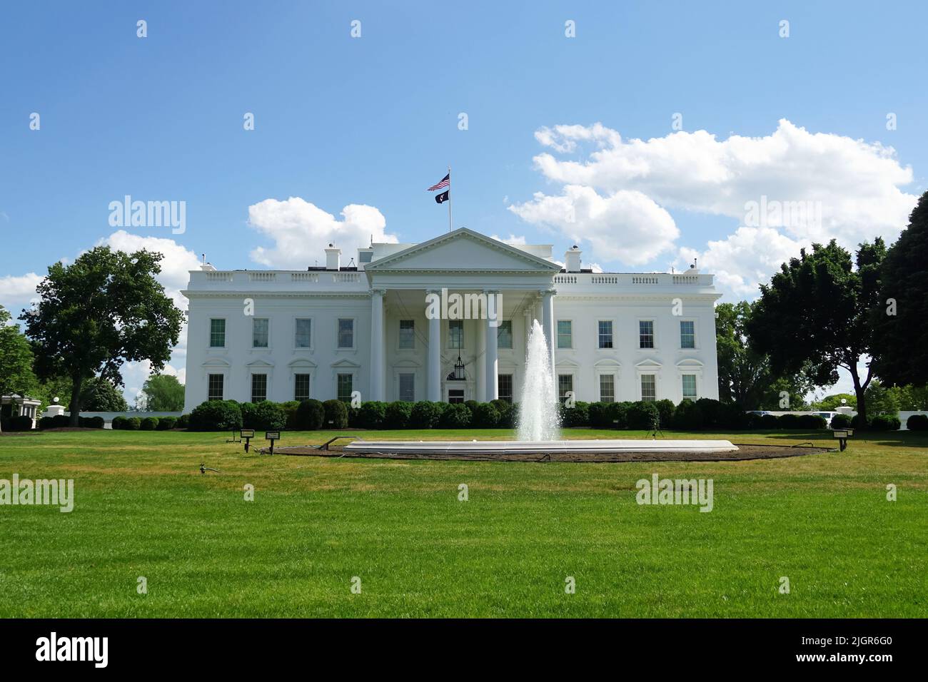 White houses north portico hi-res stock photography and images - Alamy
