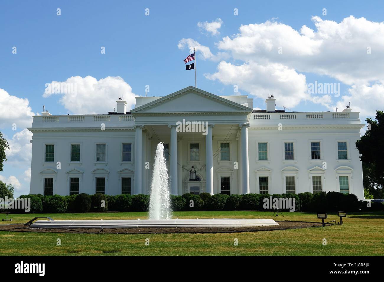 White house north portico hi-res stock photography and images - Alamy