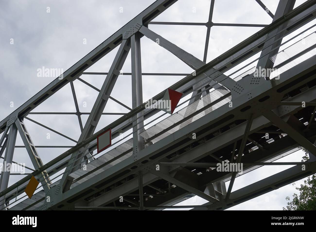 Side view truss structure hi-res stock photography and images - Alamy