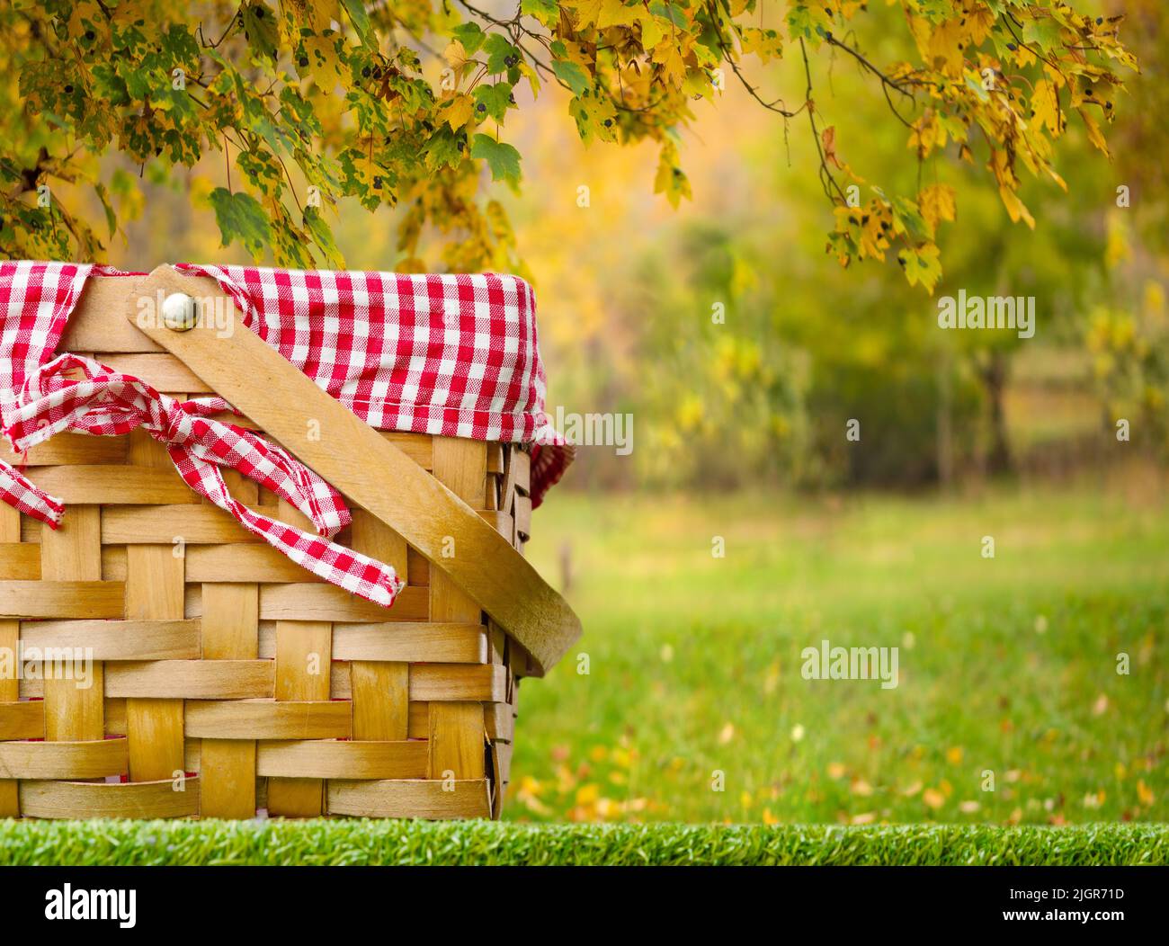 A cozy picnic basket against the background of picturesque autumn ...