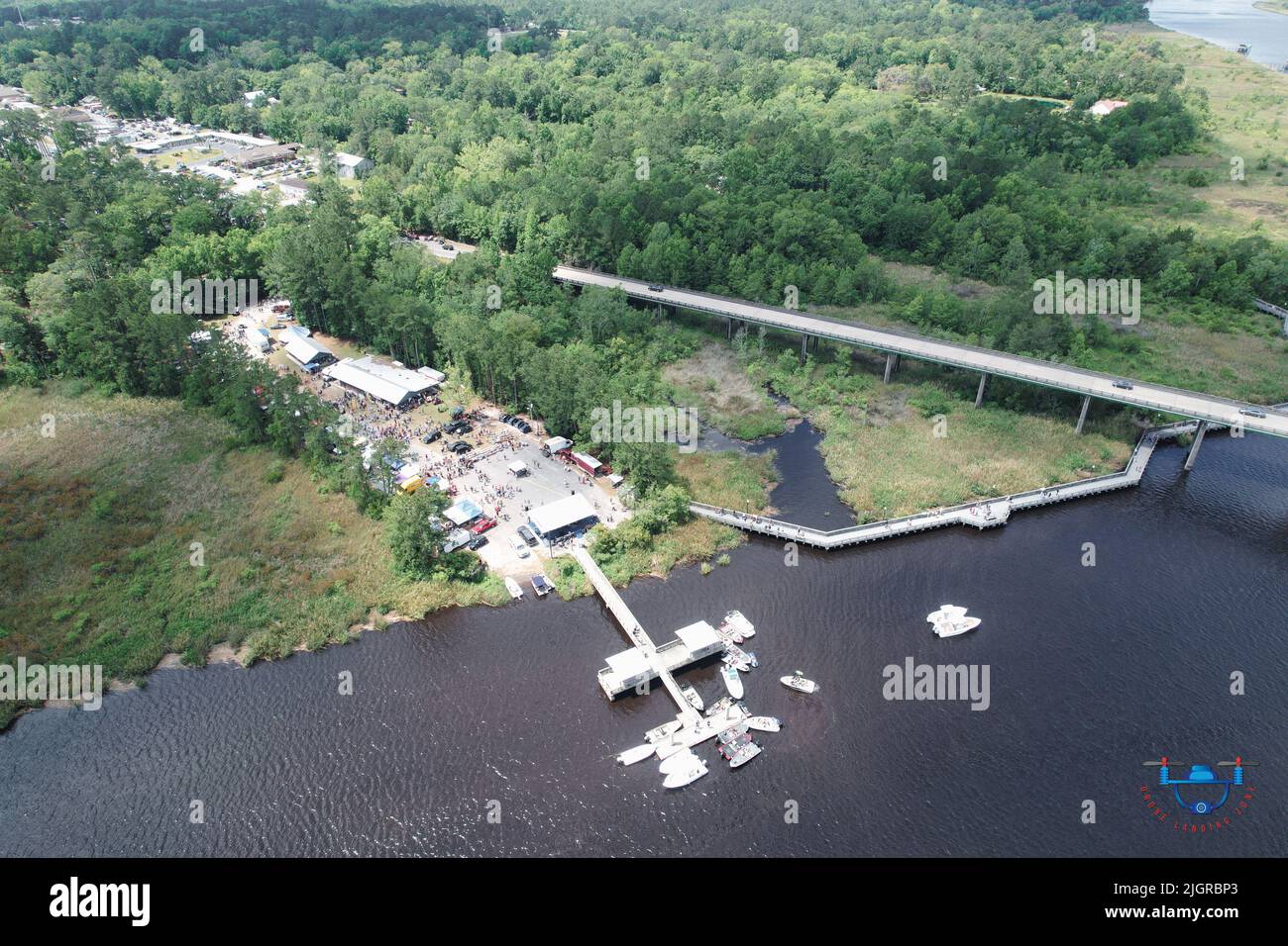 A sunny day at the Georgia bridge river boat ramp Stock Photo - Alamy