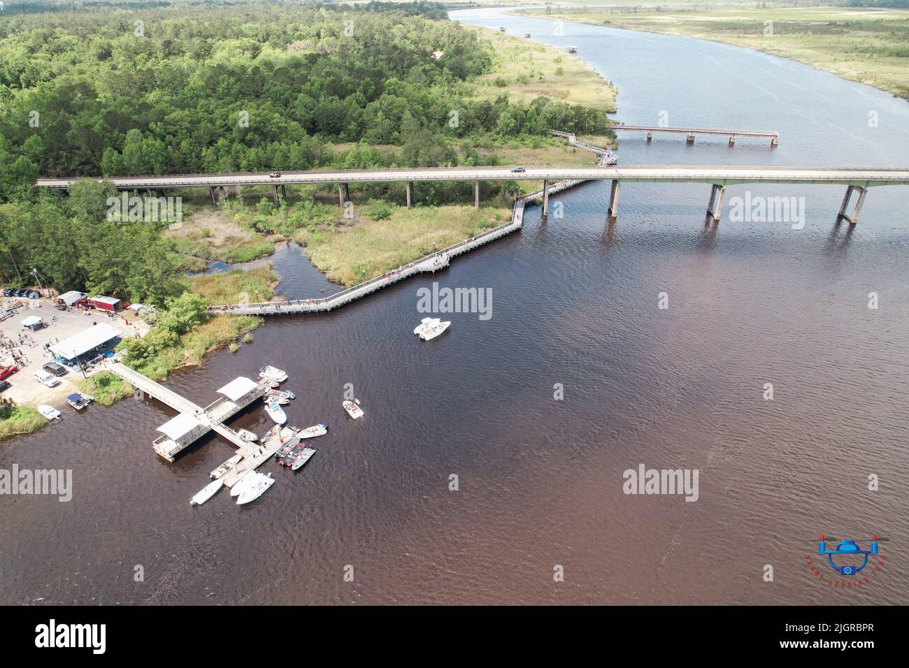 A sunny day at the Georgia bridge river boat ramp Stock Photo - Alamy