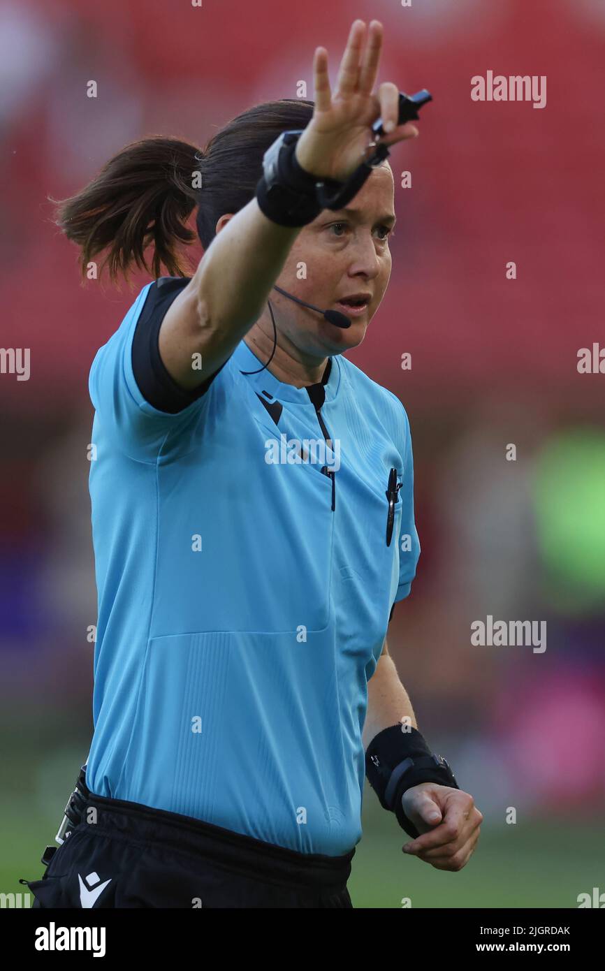 Sheffield, England, 9th July 2022. The referee Cheryl Foster of Wales ...