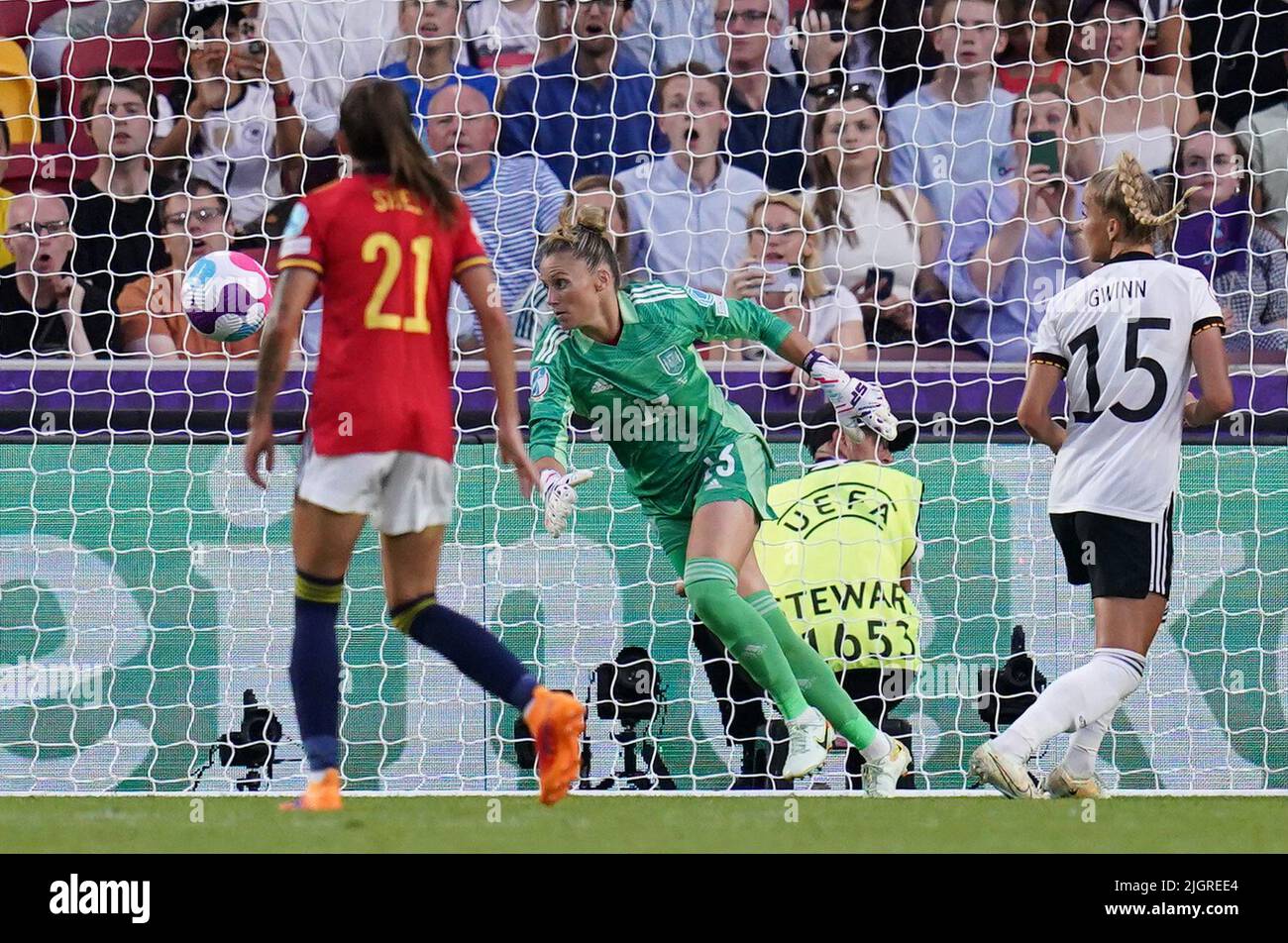 Spain’s Sandra Panos lets past the shot of Germany’s Alexandra Popp for ...