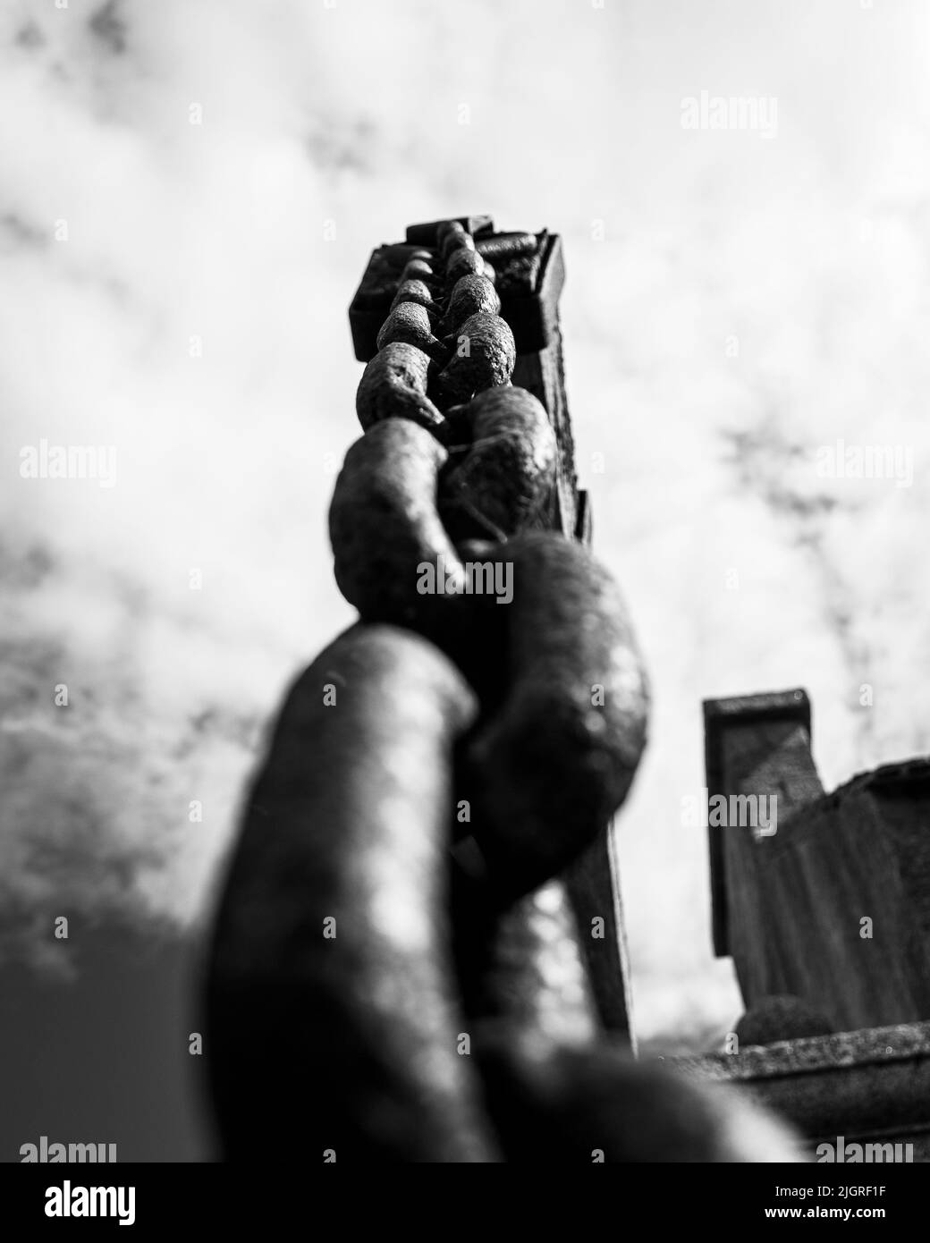 Old black thick metal chain hi-res stock photography and images - Alamy