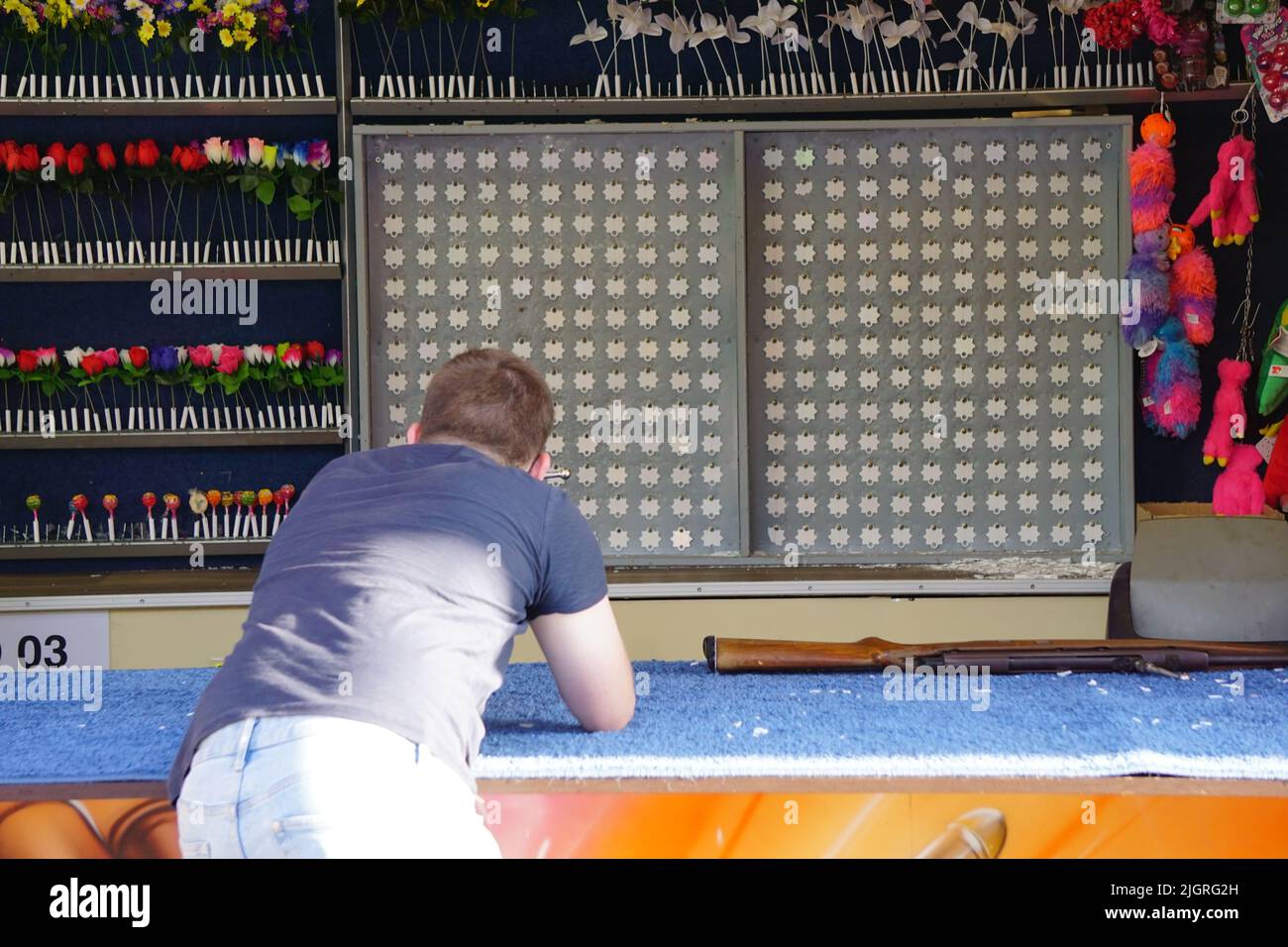 Gun sight shooting gallery hi-res stock photography and images - Alamy