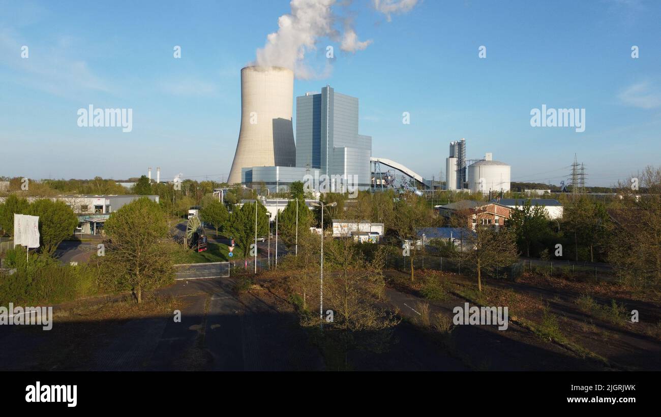 A view of coal burning power plant with smoke stack Stock Photo - Alamy