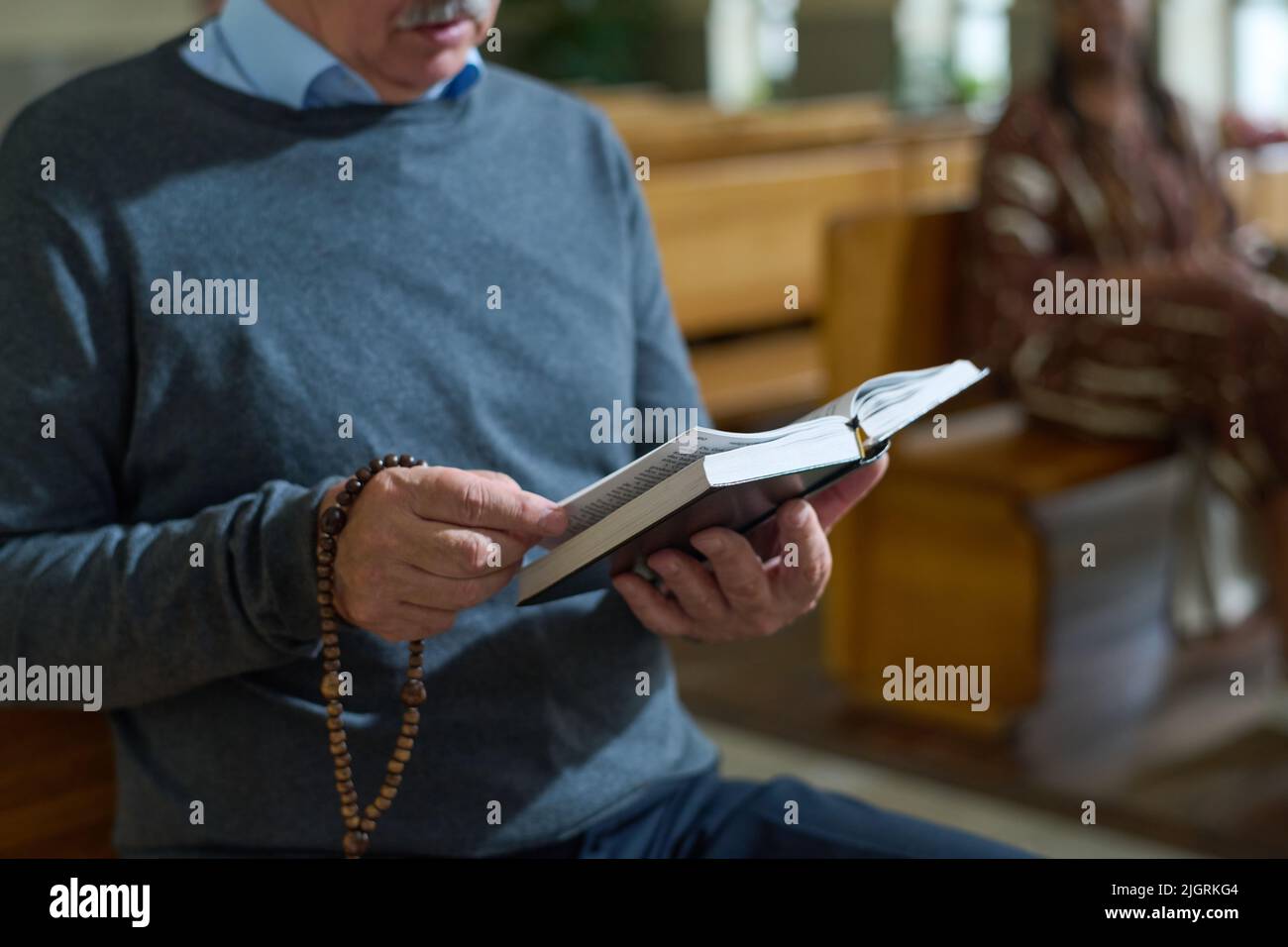 Church bible reading pastor hi-res stock photography and images - Alamy