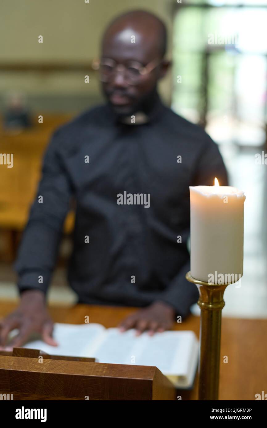 African pastor hi-res stock photography and images - Alamy