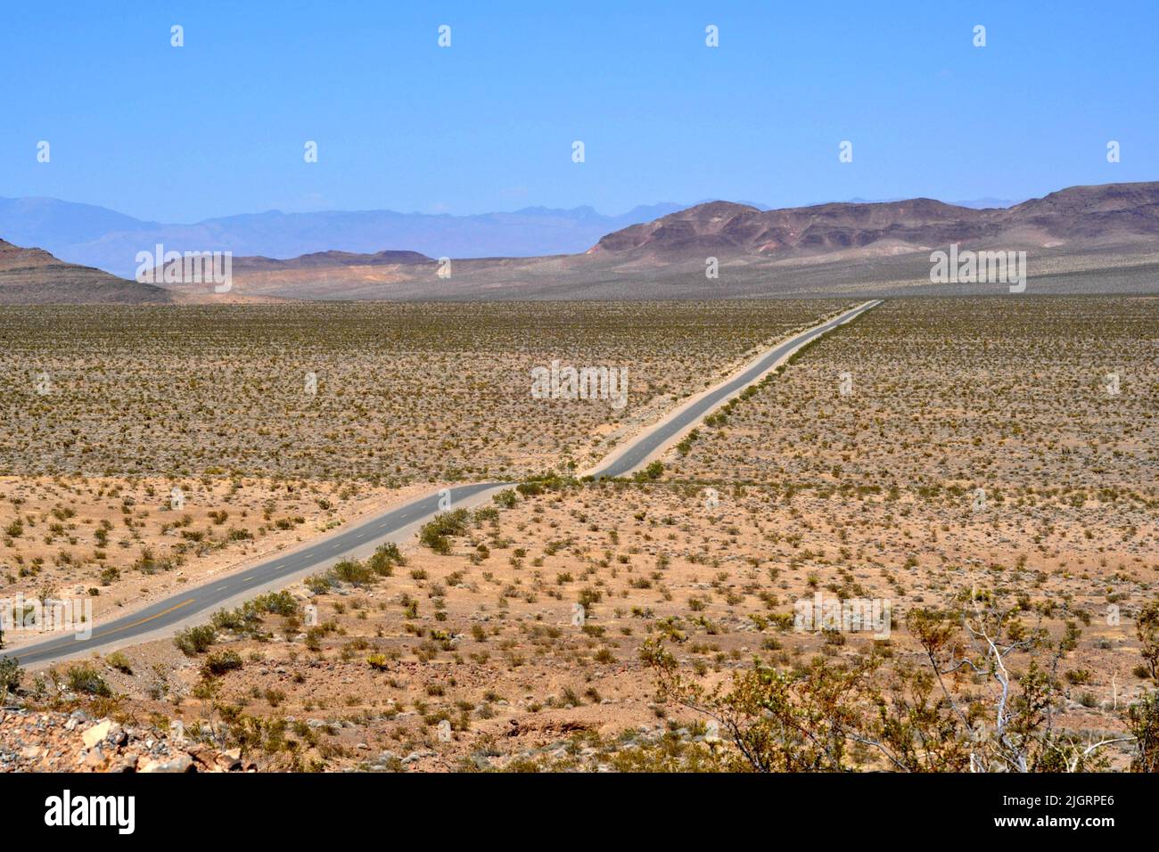 Lonely desert road usa hi-res stock photography and images - Alamy