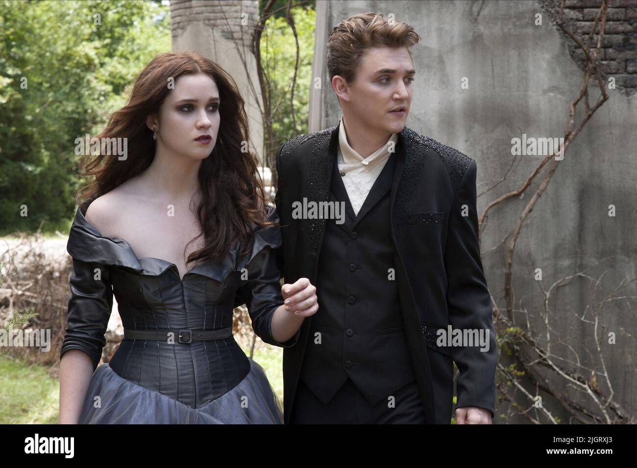 ALICE ENGLERT, KYLE GALLNER, BEAUTIFUL CREATURES, 2013 Stock Photo - Alamy