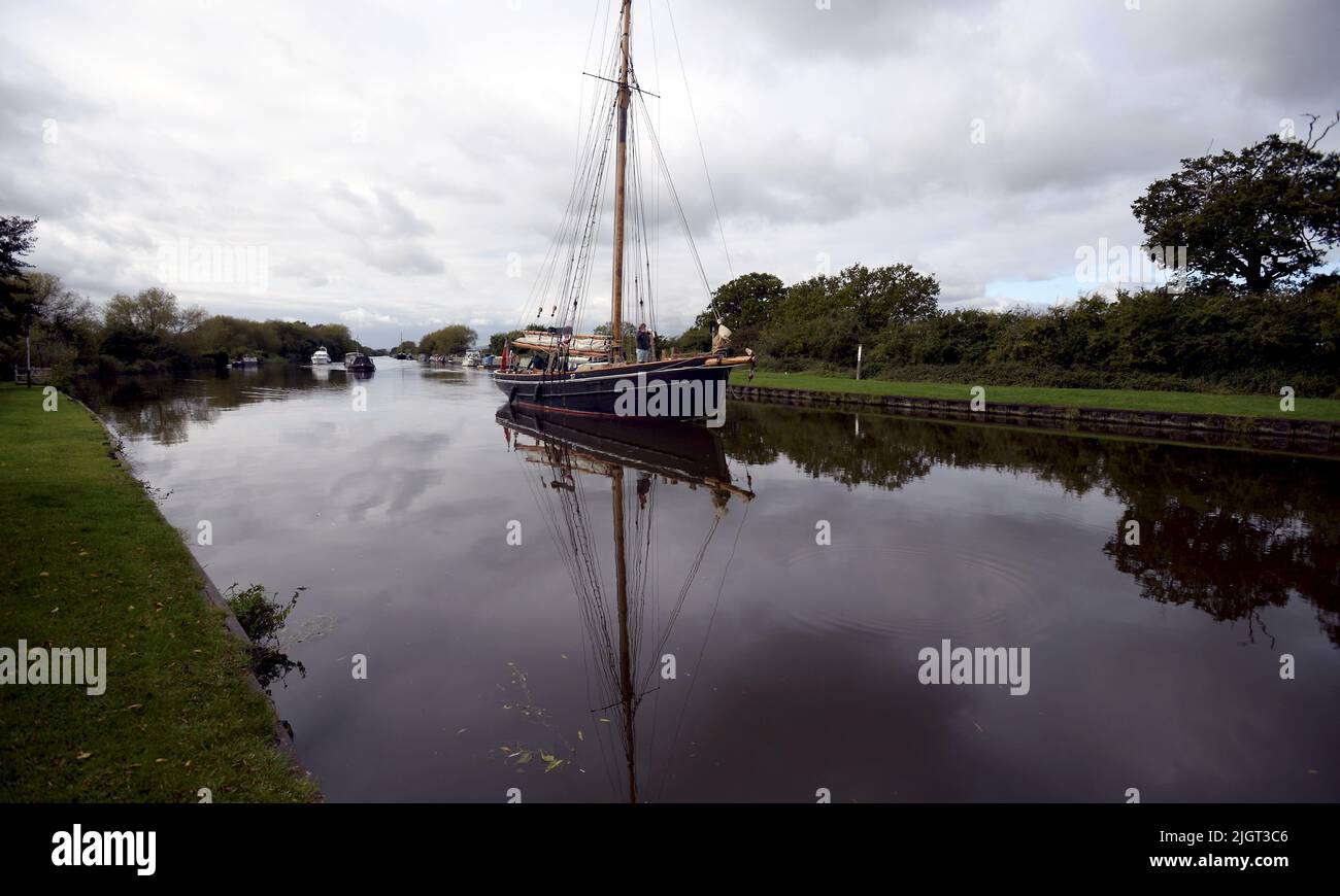 Tall ship Mascotte making its way up the Gloucester to Sharpness Canal ...