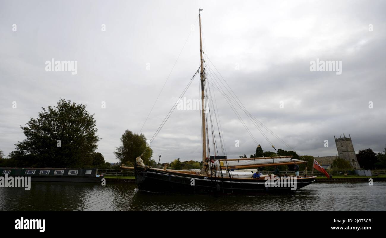 Tall ship Mascotte making its way up the Gloucester to Sharpness Canal ...
